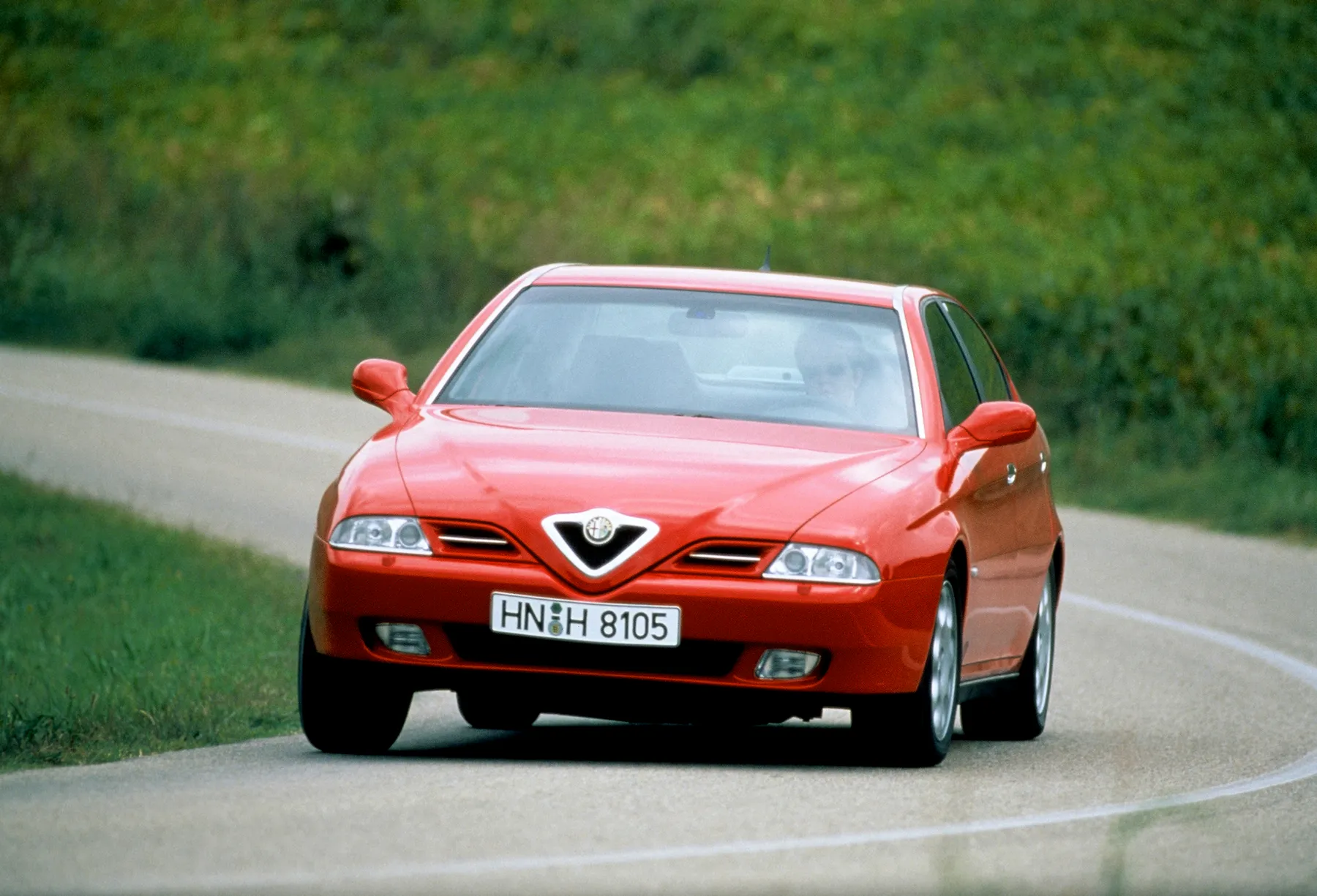 【アルファ最後のフラッグシップセダン】アルファロメオ166の魅力 | CarBoon -カーボン-